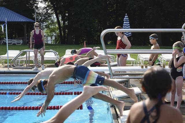 4065096_web1_her-swimclub002-072921