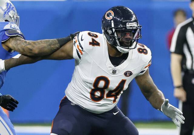 7430259_web1_AP23324790929698