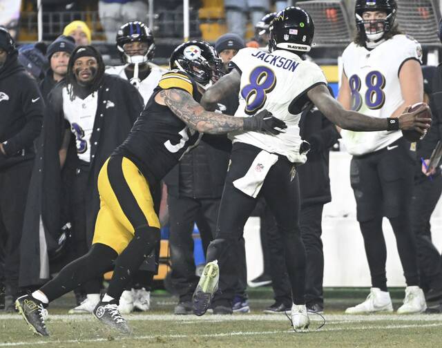 Photos: Steelers beat Ravens to win the AFC North