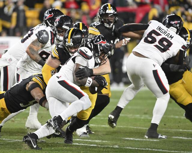 Texans defense dominates Steelers in wild-card rout
