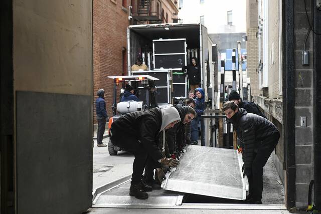 ‘Wicked’ tour prepares for 5-week run at the Benedum